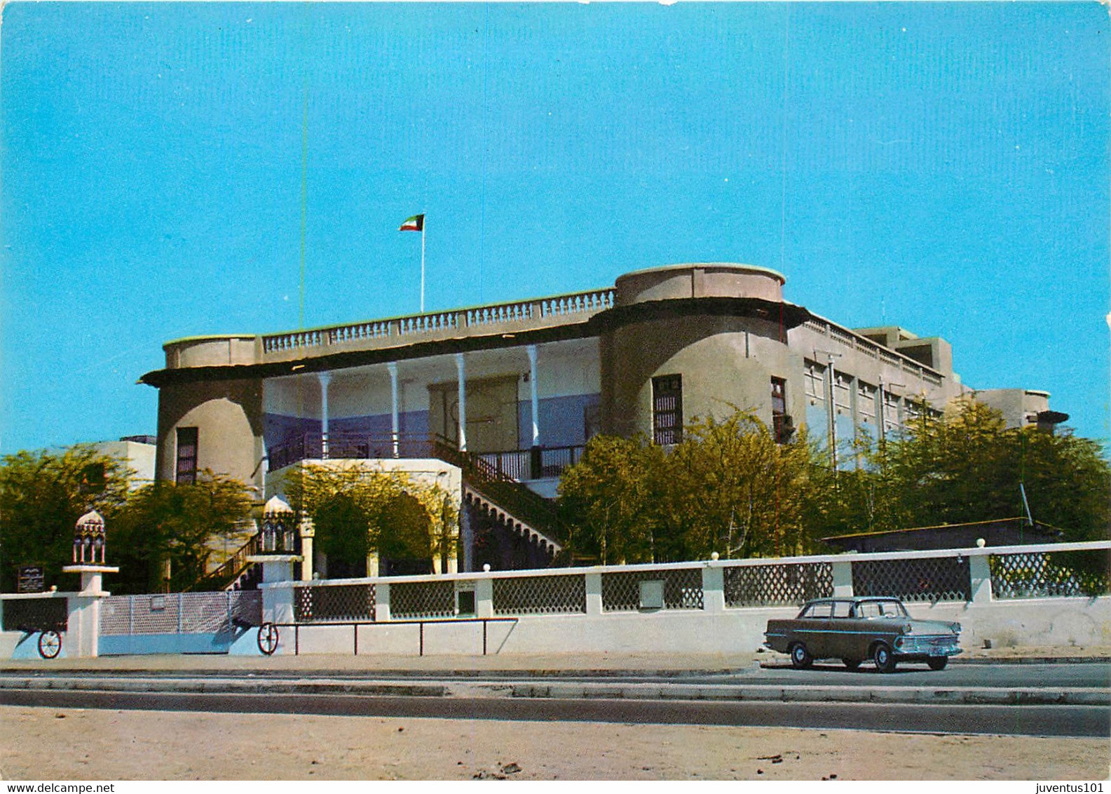 Sheikh Khazal’s Diwan – Ms. Moore Travels